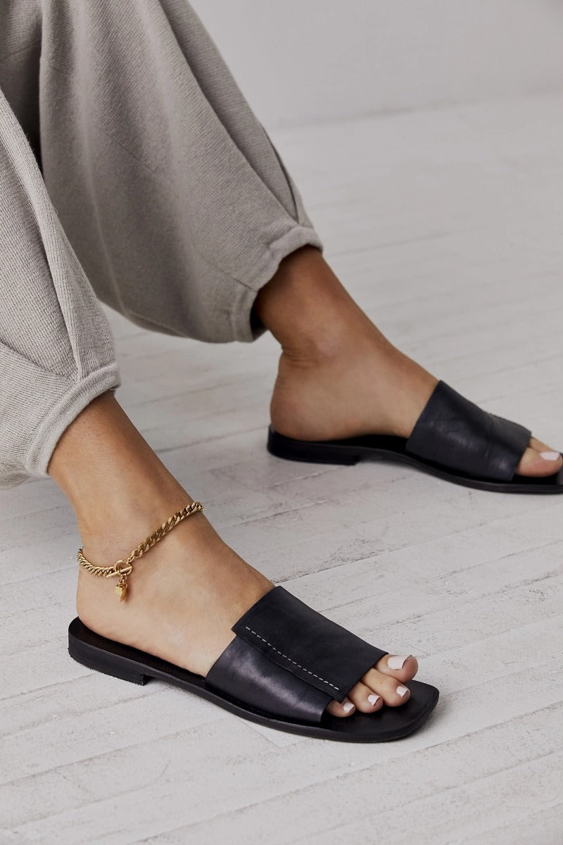 Free People - Verona Slide Sandals in Black – Blue Ox Boutique