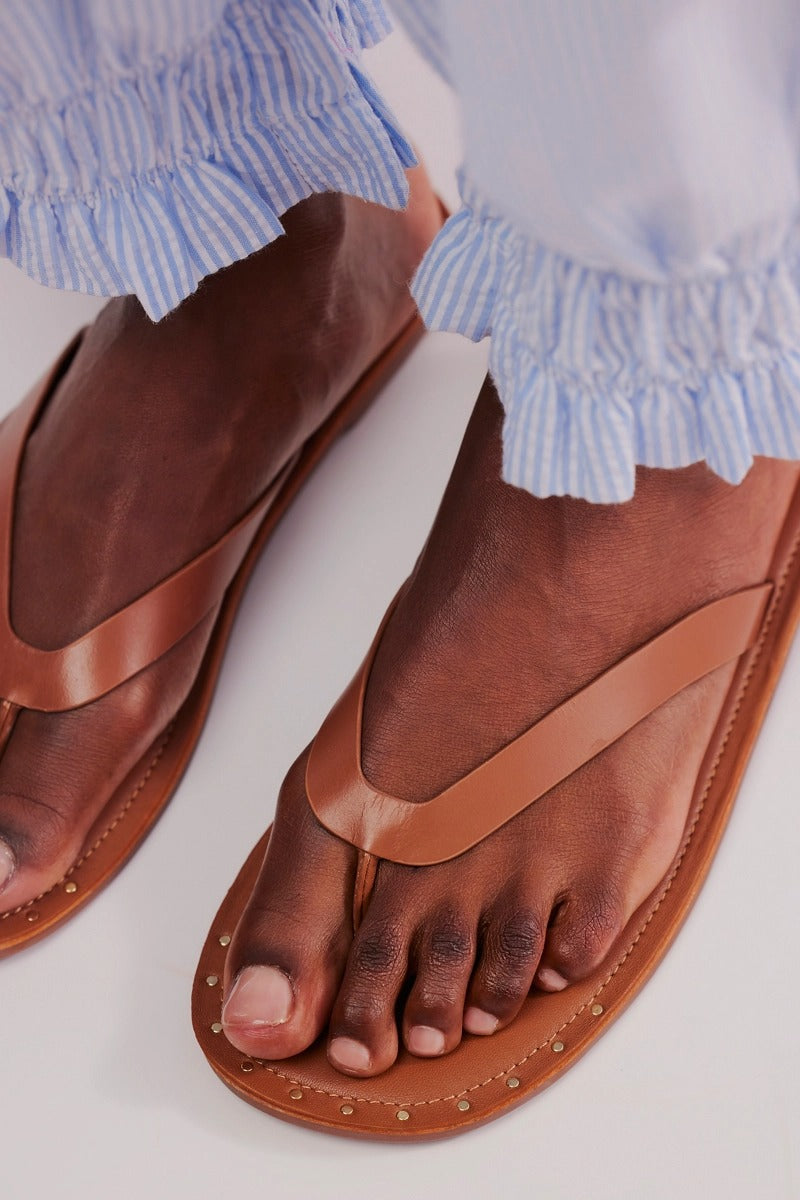 Free People - Sona Thong Sandals in Luggage – Blue Ox Boutique
